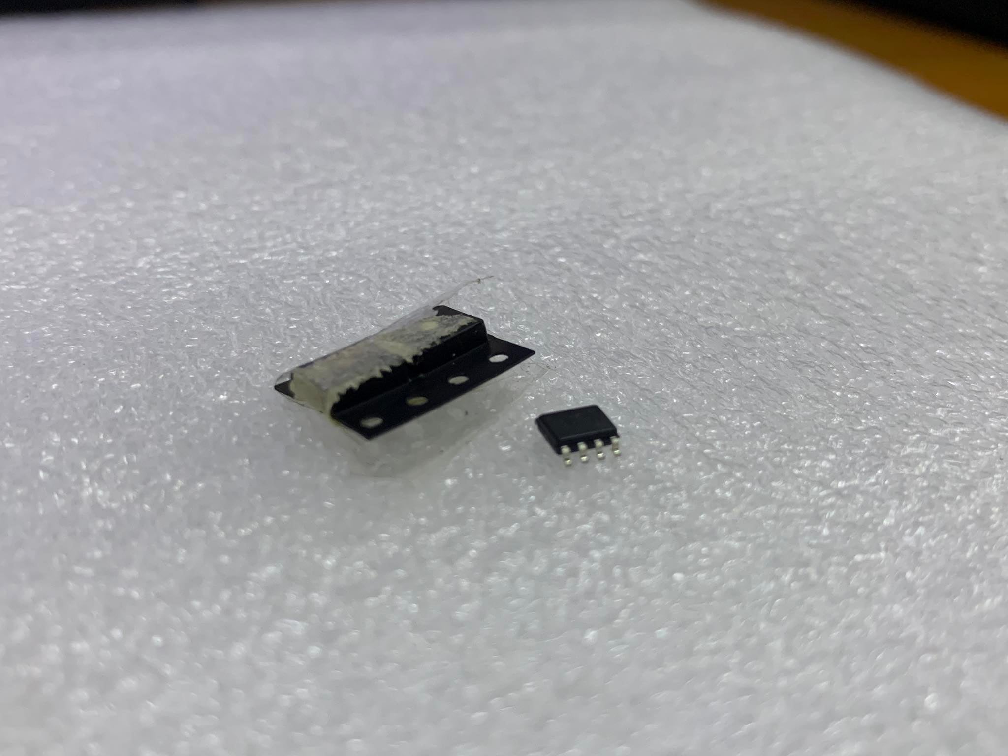 A021212A1 | ALPHA & OMEGA - Leaky MOSFET